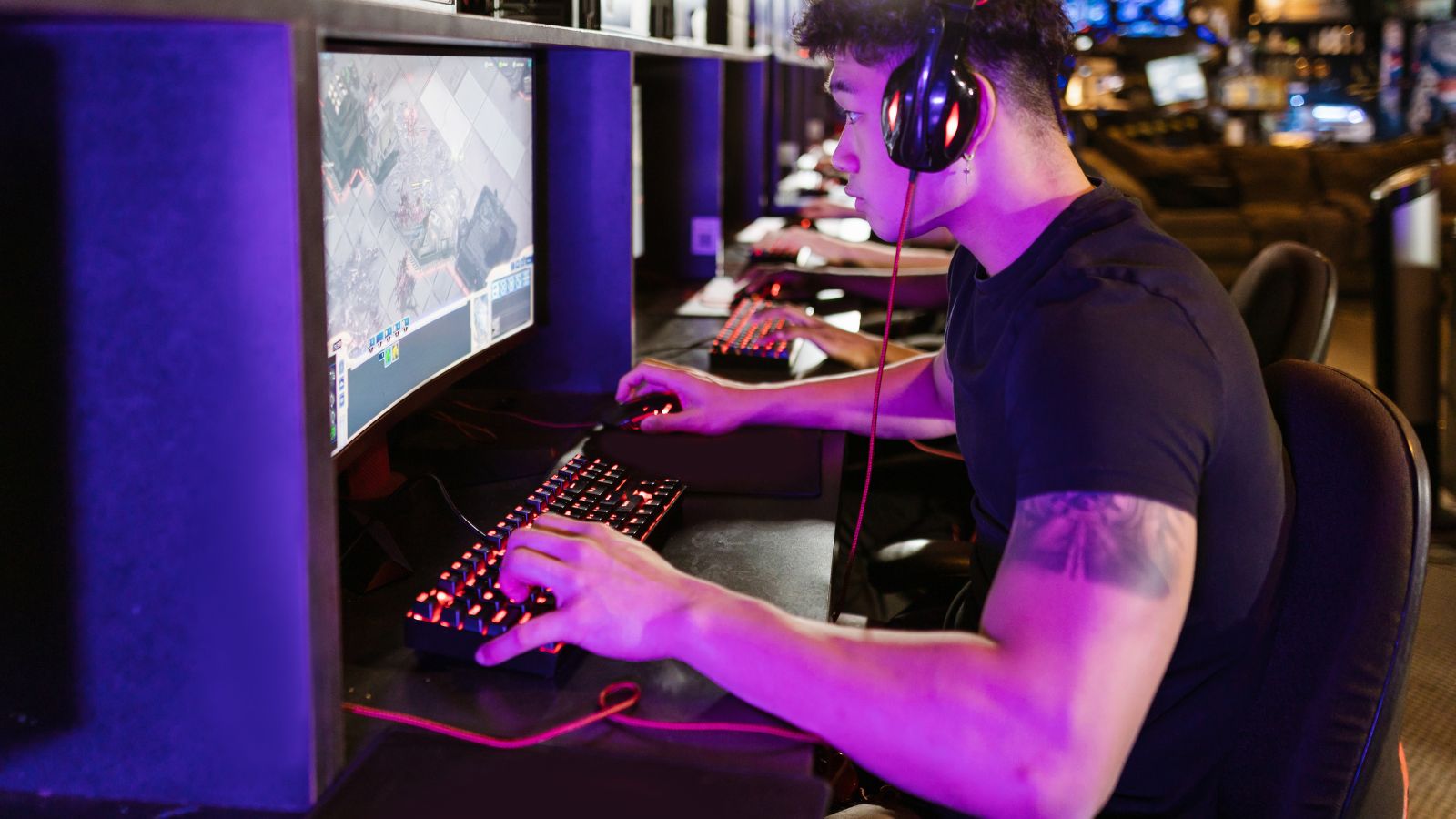 Revolutionary MMORPGs of the 2000s: A retrospective of WoW, EverQuest ...